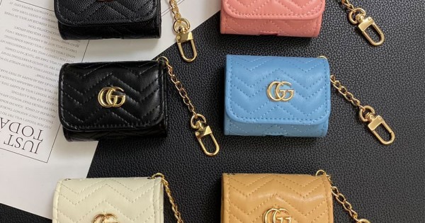 Gucci GG Luxury AirPods & Samsung Buds Case - Wave Pattern Gold Chain